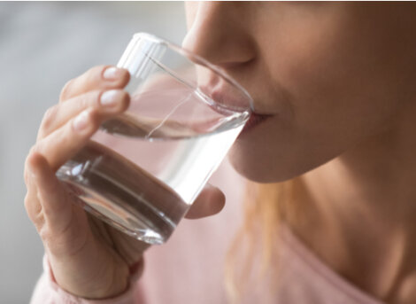 Is It Good to Drink Water While Eating? - Step To Health
