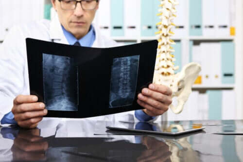 Laminectomy Surgery: What is It and What are Its Risks? - Step To Health