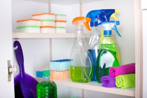 How to store cleaning products safely